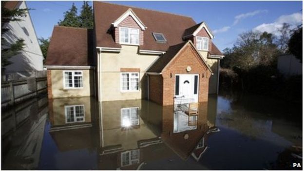 Surrey flooding: Further rescues as more storms forecast - BBC News