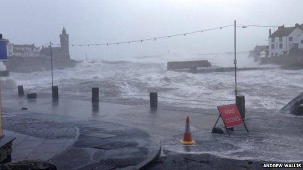 UK storm: Rain and winds batter Devon and Cornwall - BBC News