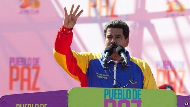 Pro and anti-Maduro marches gather thousands in Venezuela - BBC News