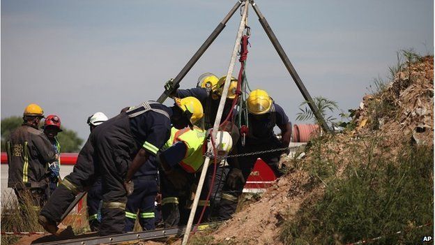 South Africa illegal mining: Bodies found in Roodepoort - BBC News