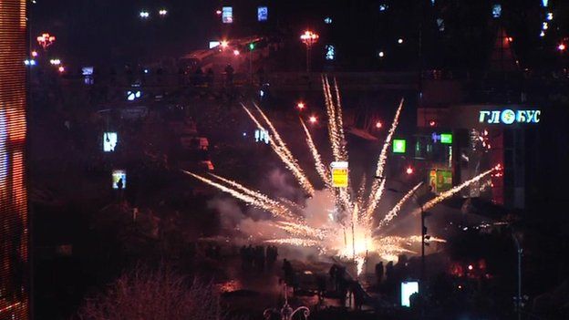 In pictures: Ukraine clashes - BBC News