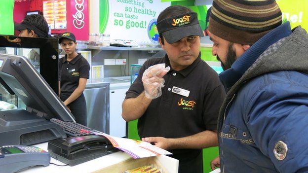 Charity helps deaf Indians get into the workforce - BBC News