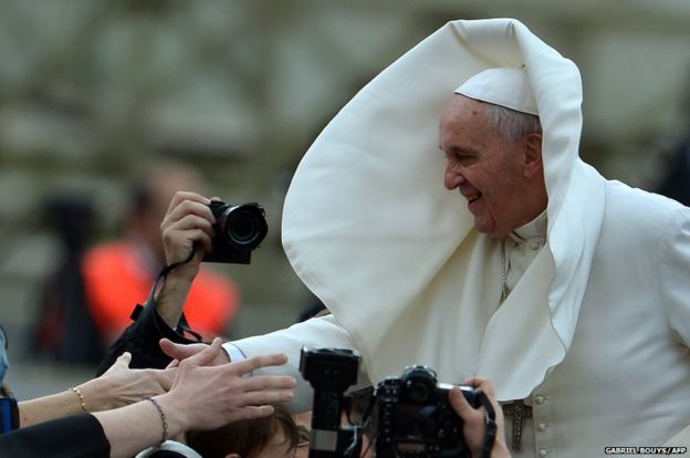 Day in pictures: 19 February 2014 - BBC News