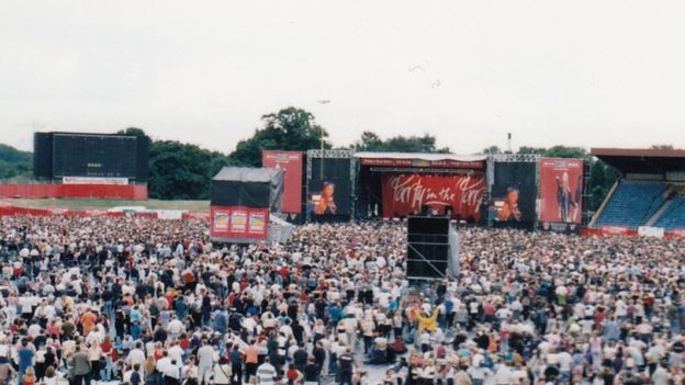 Start of Birmingham commercial radio marked 40 years on - BBC News