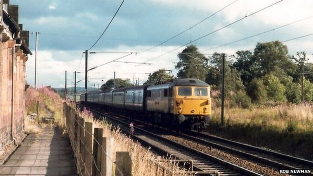 Campaign to reopen Beattock rail station gathers steam - BBC News