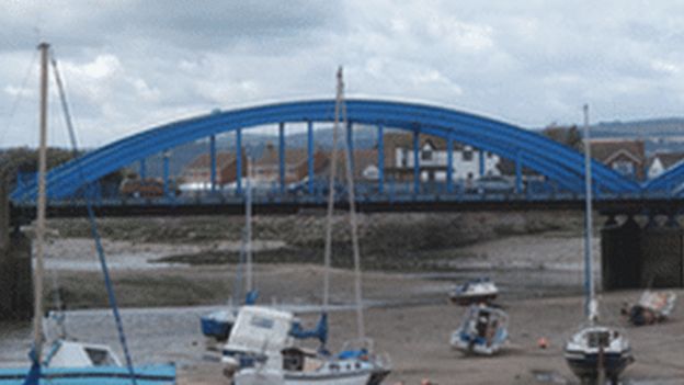 Work starts to strengthen Rhyl's Foryd Bridge - BBC News