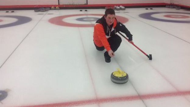Trainee curlers say a win will 'inspire young curlers' - BBC News