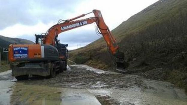 Landslip closes A83 road in Argyll - BBC News