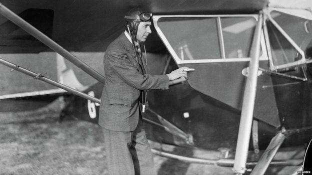 The World War One flyers who shot Britain from above - BBC News