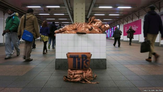 Day in pictures: 25 February 2014 - BBC News