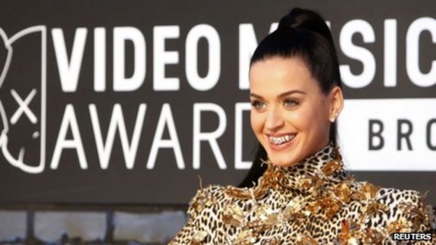 Katy Perry's Dark Horse video offends some Muslims - BBC News