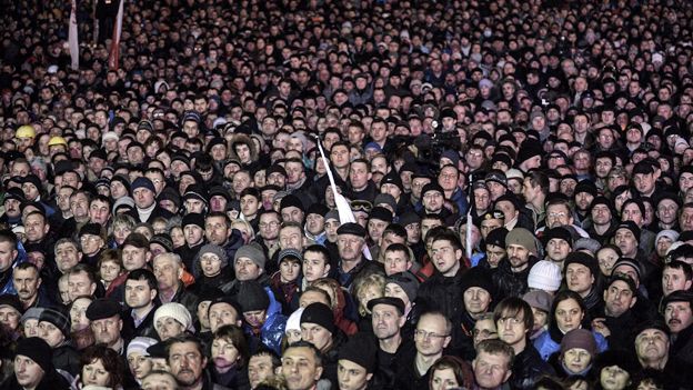 Are the crowds in Ukraine reviving an ancient Roman tradition? - BBC News