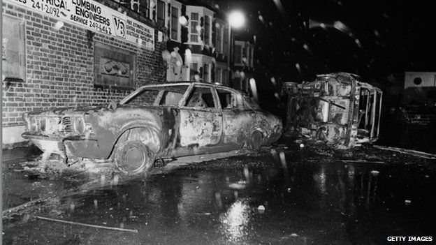 What caused the 1985 Tottenham Broadwater Farm riot? - BBC News