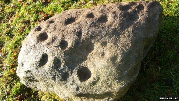 Rare Neolithic or Bronze Age rock art in Ross-shire - BBC News