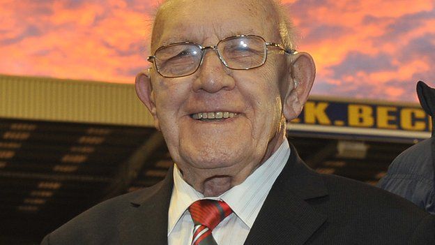 Barnsley FC 'legend' Norman Rimmington dies aged 93 - BBC News