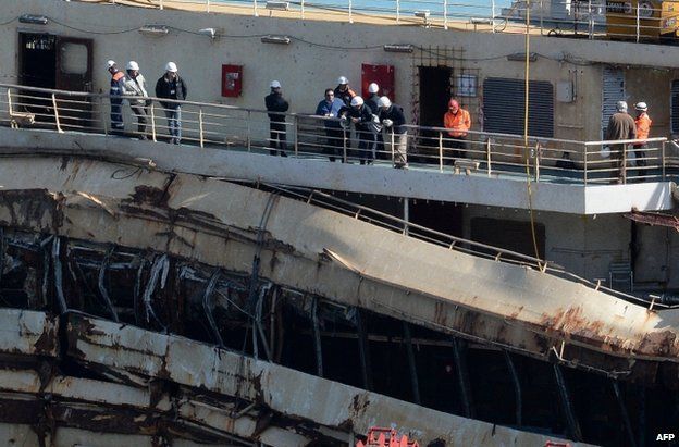 Costa Concordia's Captain Schettino returns to ship - BBC News