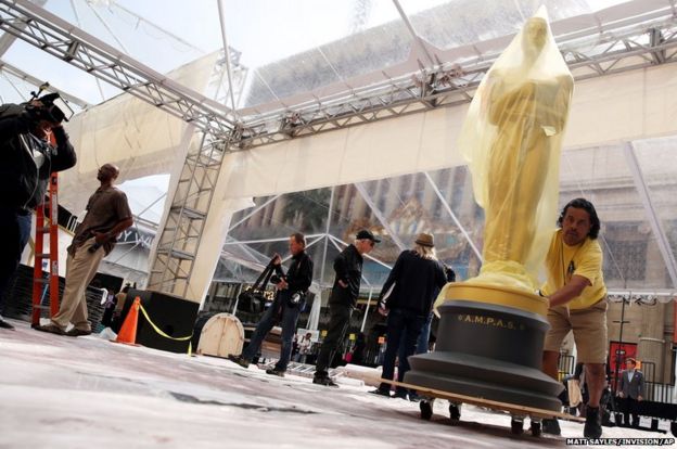 Day in pictures: 28 February 2014 - BBC News