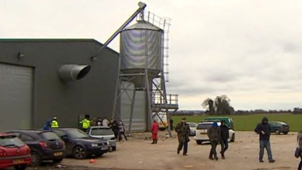 East Croydon illegal rave leads to injuries and arrests - BBC News