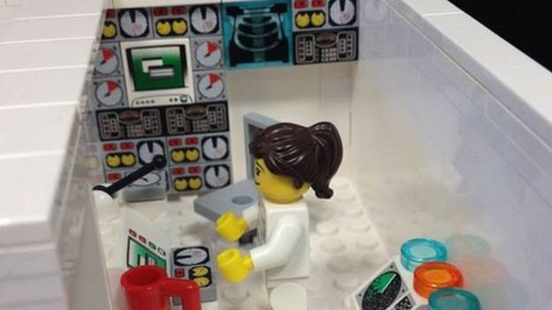 Lego MRI scan model donated to Royal Berkshire Hospital - BBC News