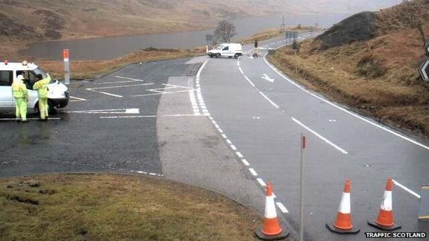 Safety concerns close A83 diversion - BBC News