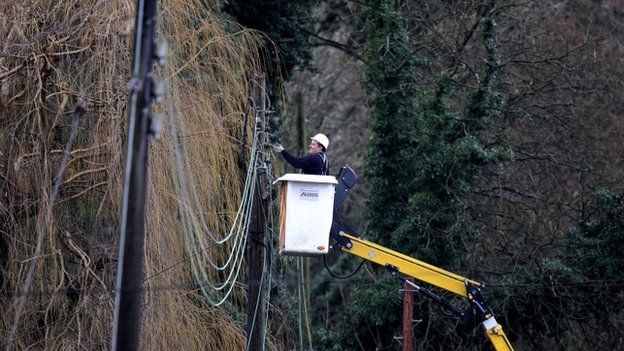 Power cut victims to get bigger payouts - BBC News