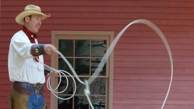 Physics of ribbon curling unravelled - BBC News