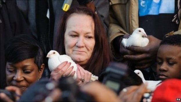 Mark Duggan death: Legal challenge allowed - BBC News