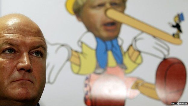 Bob Crow, RMT union general secretary, dies - BBC News