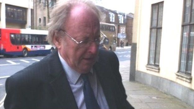 John Binning fined for Oxfordshire barn roof fall death - BBC News