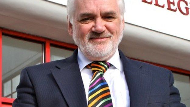 Tributes paid to former Isle of Man college principal - BBC News