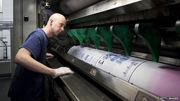 Trinity Mirror reports £161m annual loss - BBC News