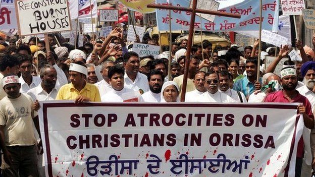 India Christians protest over church fire - BBC News