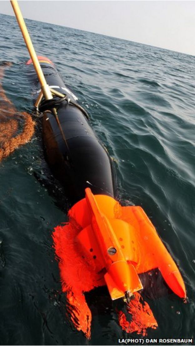 HMS Argyll navy torpedo fired into Devonport wharf - BBC News