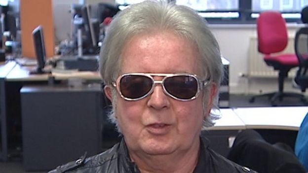 Dave Bishop: Man behind Bus Pass Elvis political party dies - BBC News
