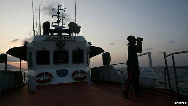 Malaysia plane: Flight MH370 search enters second week - BBC News