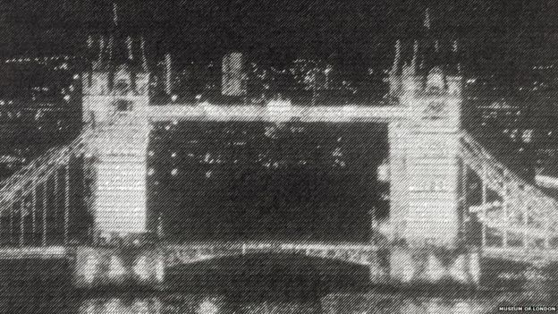 In pictures: London's bridges through the ages - BBC News