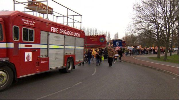 Protest march over cuts to Humberside fire service - BBC News