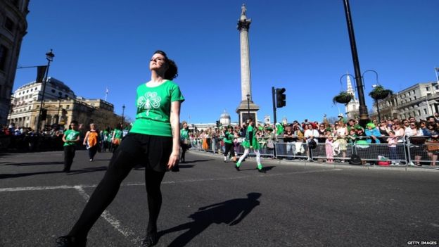 Thousands celebrate St Patrick's Day in London - BBC News