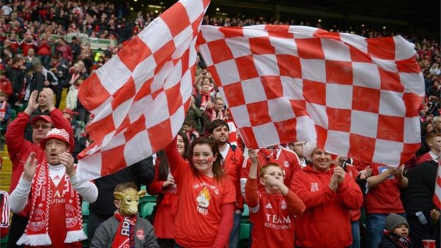 In pictures: Aberdeen win Scottish League Cup final - BBC News