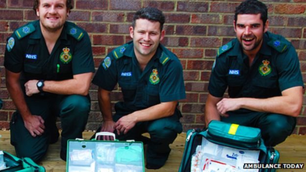 Poole paramedic Dai Rees dies on Maldives charity mission - BBC News