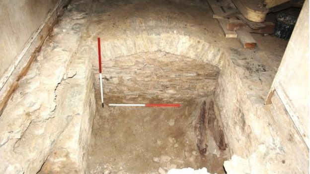 Fort dig unearths 'evidence' Cardiff is 6,000 years old - BBC News