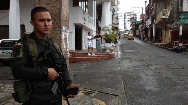 Colombian port city terrorised by criminal gangs - BBC News