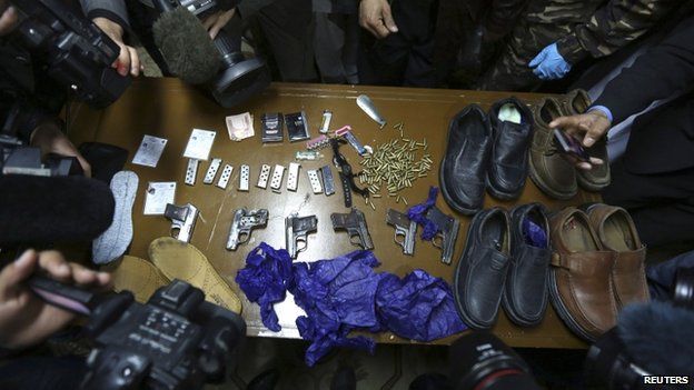 Nine killed in Kabul hotel gun attack - BBC News