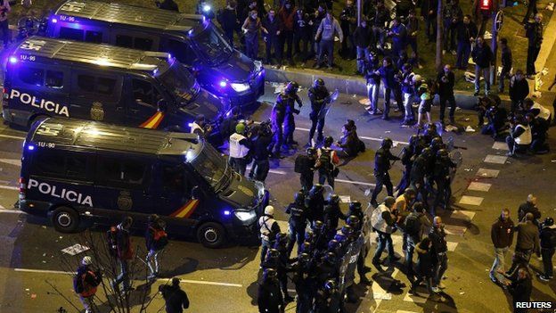 Spain austerity: Huge Madrid protest turns violent - BBC News