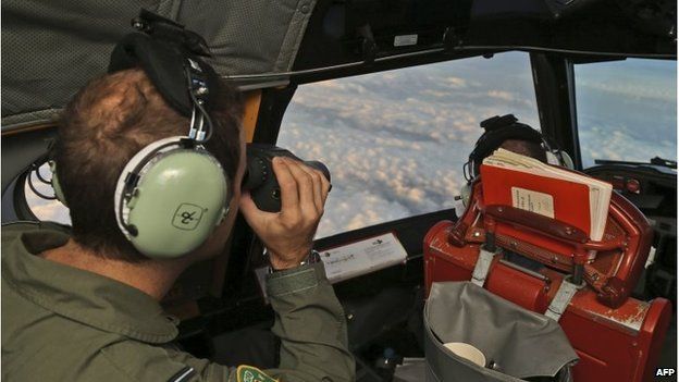 Malaysia flight MH370: China planes boost Indian Ocean hunt - BBC News