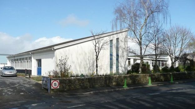 South Pembrokeshire's first Welsh school opens in Tenby - BBC News