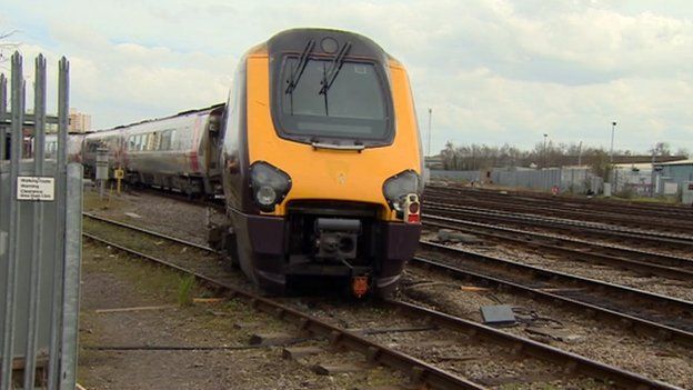 Bristol train derailment disrupts services - BBC News