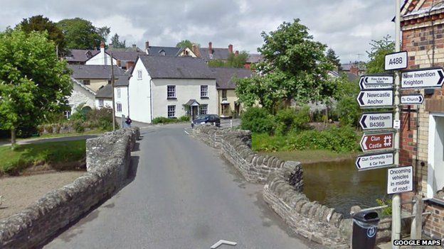 Clun Bridge closure after lorry crash - BBC News