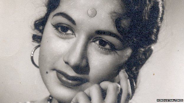 Nanda: Veteran Bollywood actress dies - BBC News