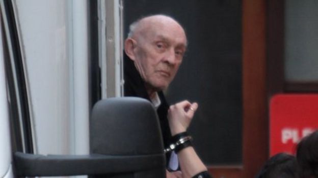 Peter Beaver, 80, denies murdering wife Annie in Havant - BBC News